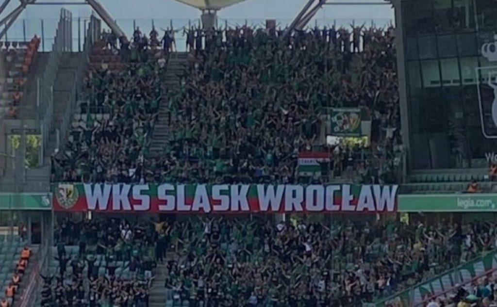 ⚠️ Los ultras del Slask Wroklaw están en Budapest - Ficherio